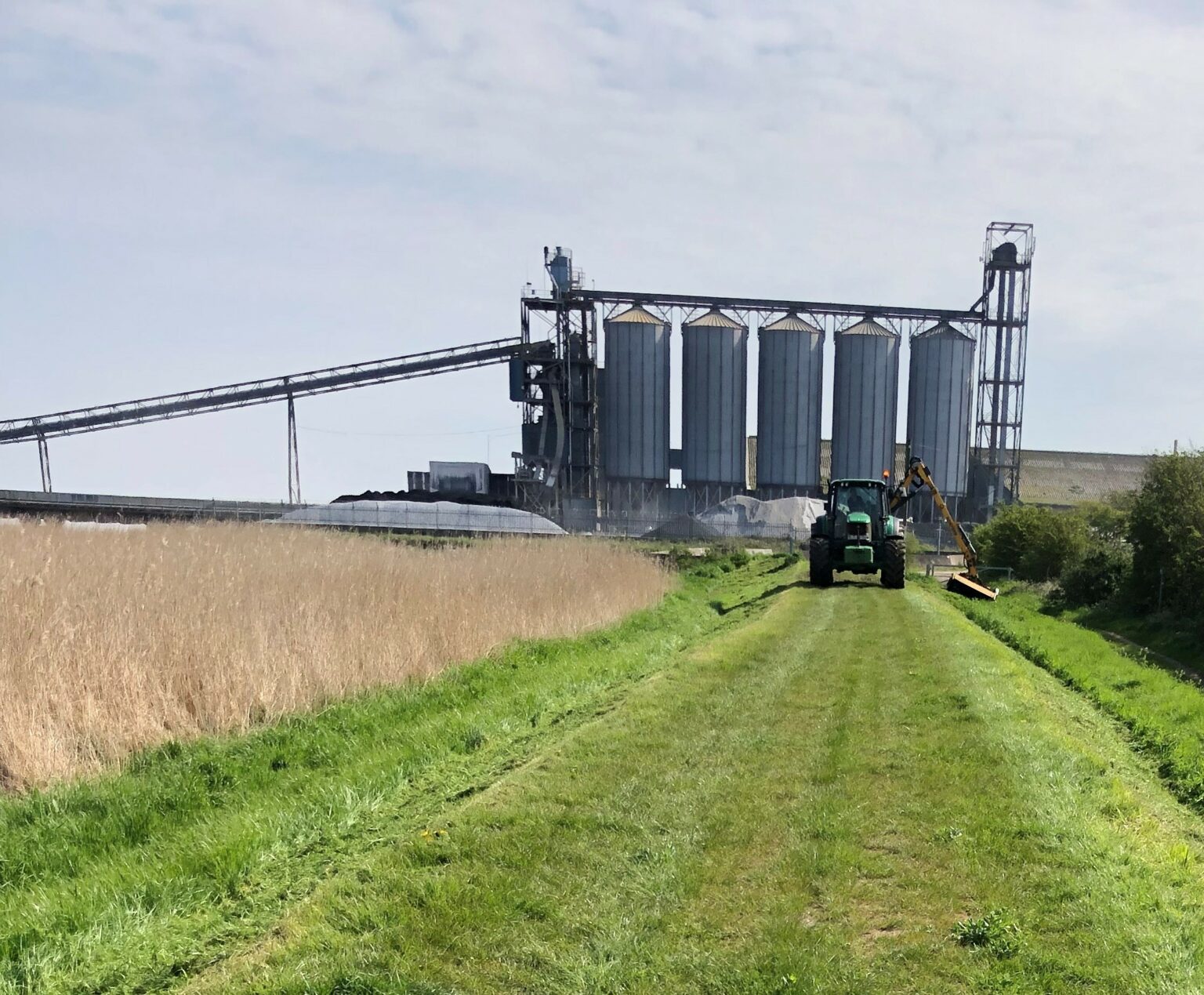 How grass cutting on flood defences reduces the risk of flooding ...